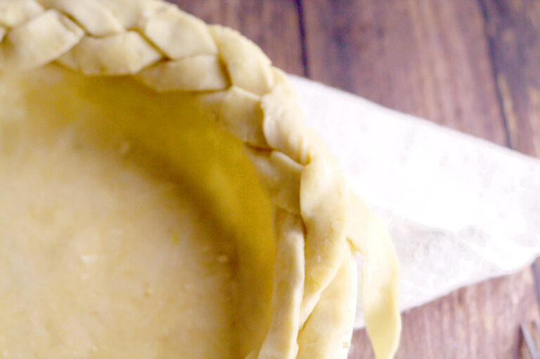 15 Pretty Ways to Finish Pie Crust Edges - The Gracious Wife
