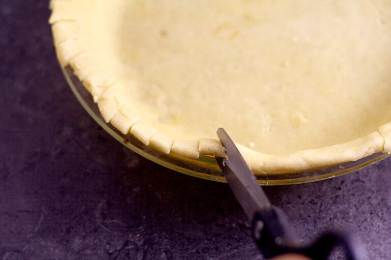 15 Pretty Ways to Finish Pie Crust Edges - The Gracious Wife