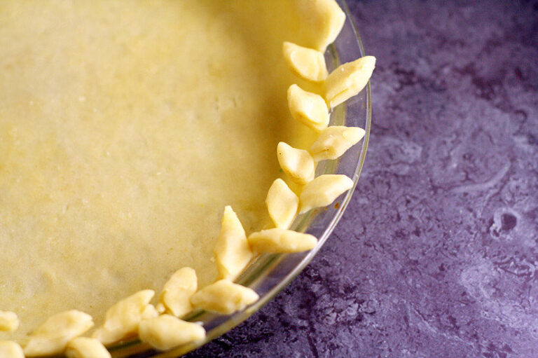 15 Pretty Ways to Finish Pie Crust Edges - The Gracious Wife
