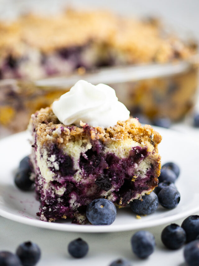Delicious Blueberry Buckle: Classic Moist & Crumbly Recipe - The ...