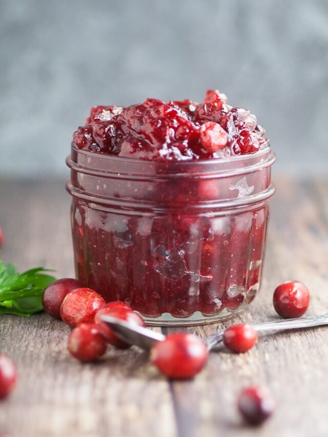 Simple 4-Ingredient Cranberry Sauce: Fresh, Sweet, and Tart Delight ...