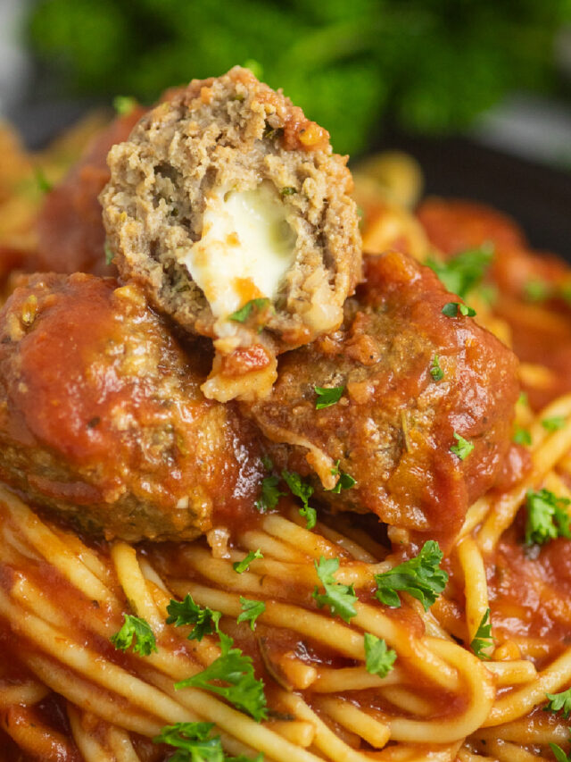 Slow Cooker Mozzarella Stuffed Meatballs: Saucy and Cheesy Perfection ...